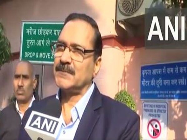 Swelling and bluish discoloration on Sarangi's cheekbone; Mukesh Rajput ...