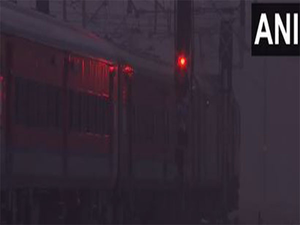 Delhi: 20 trains delayed due to dense fog and poor visibility on ...