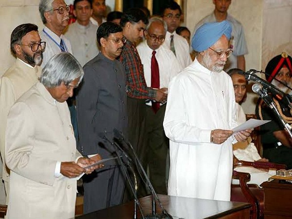 President Murmu Vp Dhankhar Pay Tribute To Former Pm Manmohan Singh