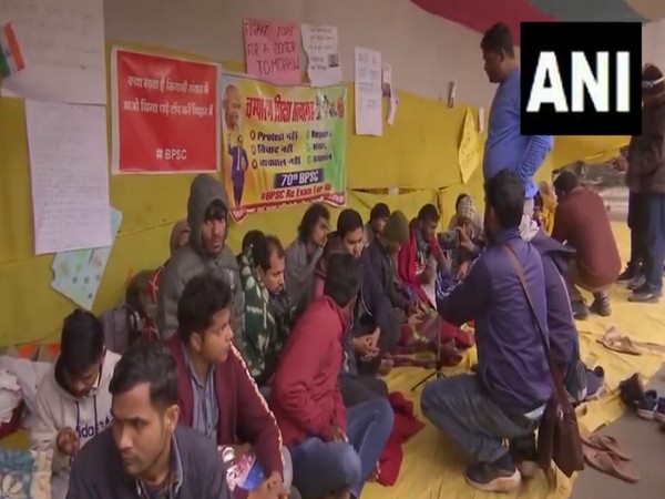 BPSC aspirants continue their protest in Patna amid cold weather