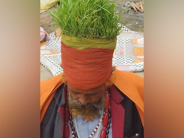 "Anaaj Wale Baba" draws attention at Mahakumbh Mela with unique eco-message
