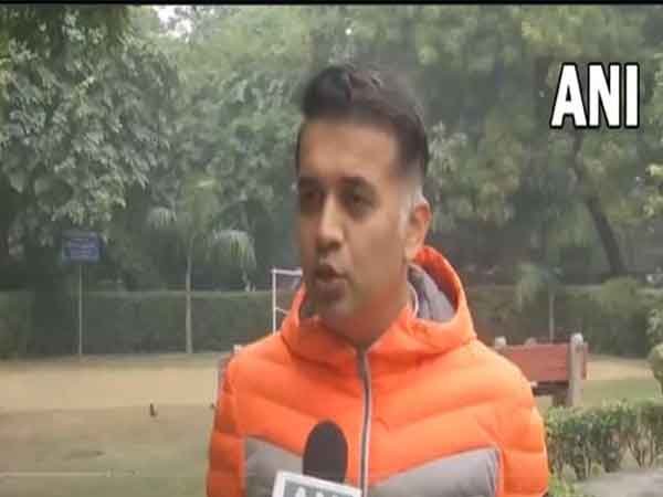 Why does Arvind Kejriwal not formalize his alliance with BJP?" Congress candidate Abhishek Dutt