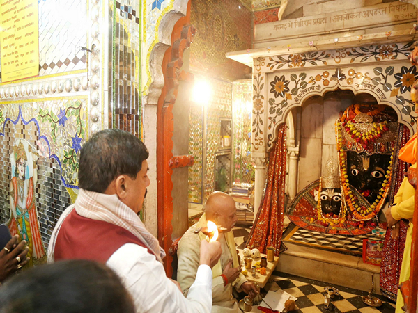 MP CM Mohan Yadav offers prayers at Van Devi Mandir, Kamtanath temple ...