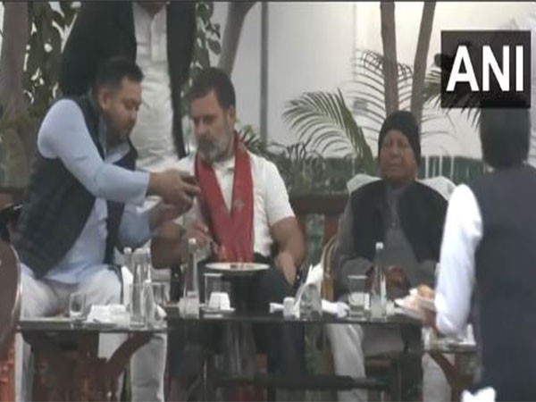 Rahul Gandhi meets Lalu Yadav and Tejashwi Yadav in Patna