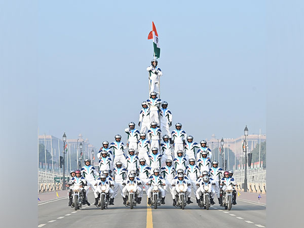Indian Army's Daredevils set new world record for highest human pyramid
