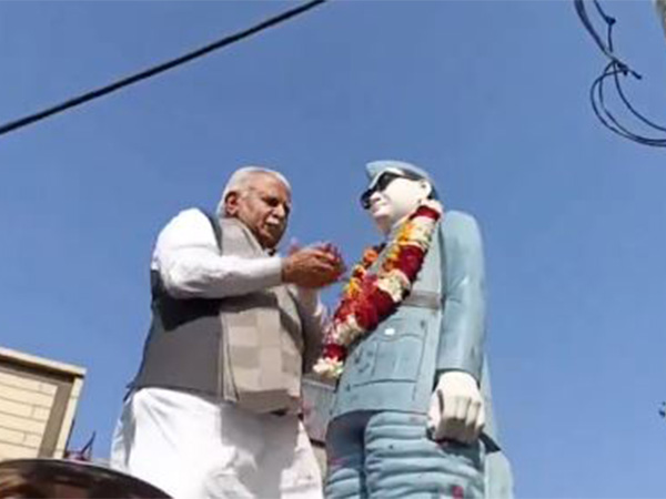 Union Minister Manohar Lal Khattar pays floral tribute to Netaji Subhas ...