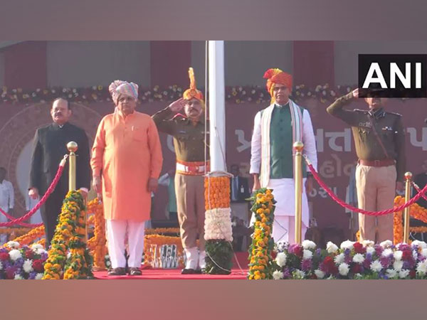 Gujarat Governor Acharya Devvrat unfurls National Flag on R-Day, CM ...