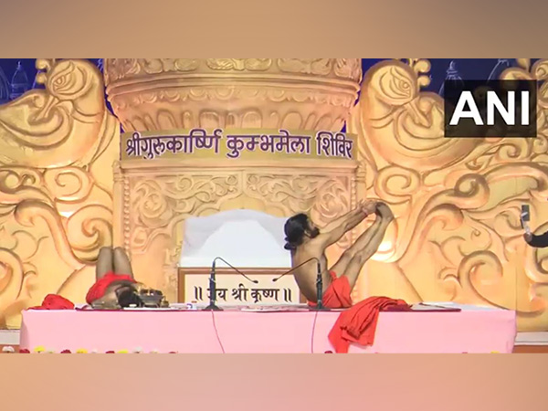 Mahakumbh: Yog Guru Baba Ramdev conducts free yoga therapy, meditation ...