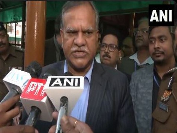 Maha Kumbh: UP Chief Secretary meets injured at Hospital in Prayagraj ...