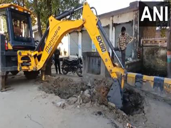 UP: Well, Shivling found during Mahwah River rejuvenation in Sambhal