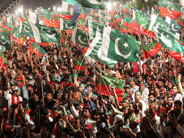 Pak: PTI turns down talks proposal from govt