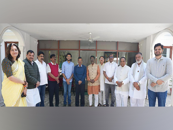 Shiv Sena (UBT) leader Aditya Thackeray meets Arvind Kejriwal, assures ...