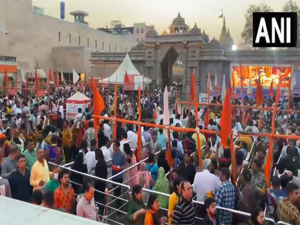 Massive footfall at Kashi Vishwanath Temple as devotees throng for darshan post-Mahakumbh
