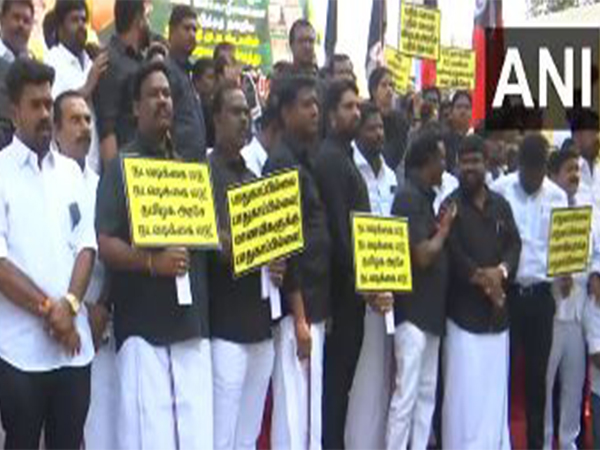 Tamil Nadu: Oppn AIADMK workers protest against DMK Govt on 'rise in ... Tamil Nadu: Oppn AIADMK workers protest against DMK Govt on 'rise in ...