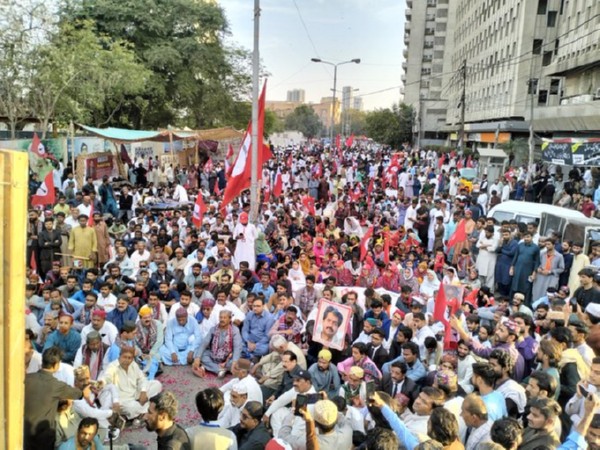 National Highway blocked in Sindh, Pakistan, as protests erupt against ...