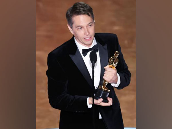 "Theater-going experience is under threat..." says Best Director winner Sean Baker in Oscar ...