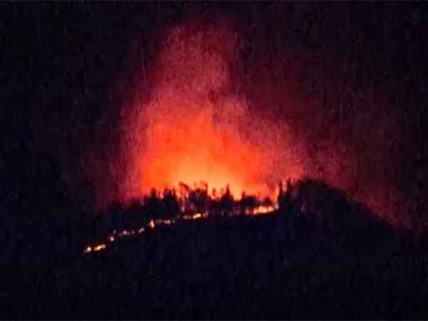 Massive forest fire expands in Japan, putting more homes at risk