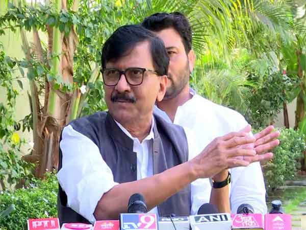 CM Fadnavis called him: Sanjay Raut over Dhananjay Munde's resignation amid sarpanch murder row