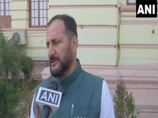 Those who support him are traitors: Bihar Minister on Akhilesh backing Abu Azmi over Aurangzeb ...