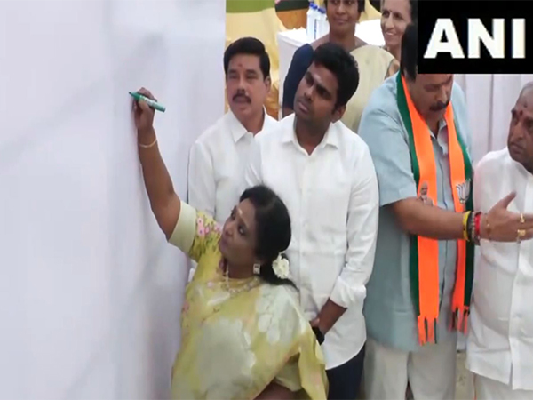 TN Police blocks BJP's Tamilisai Soundarajan's third language signature drive, Annamalai says ...