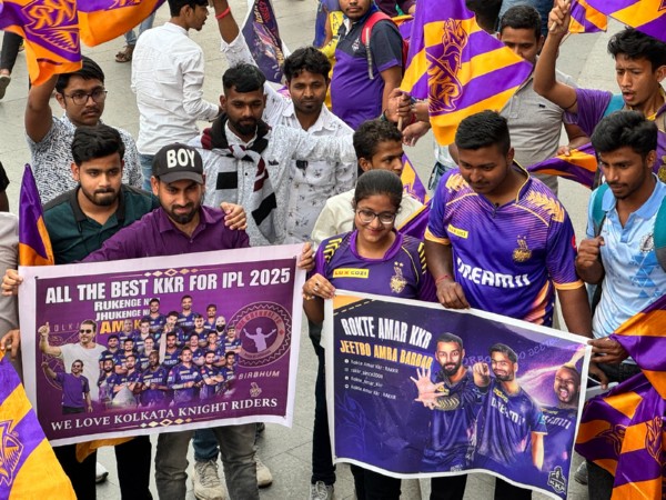KKR Trophy Tour celebrates victory with fans at Junction Mall, Durgapur