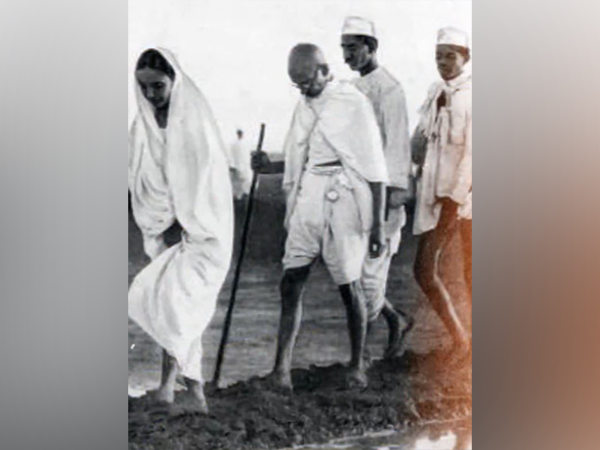 PM Modi, Congress President pay tribute to Dandi March heroes on 95th ...