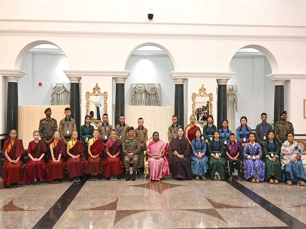 President Droupadi Murmu meets students from Ladakh attending National ...
