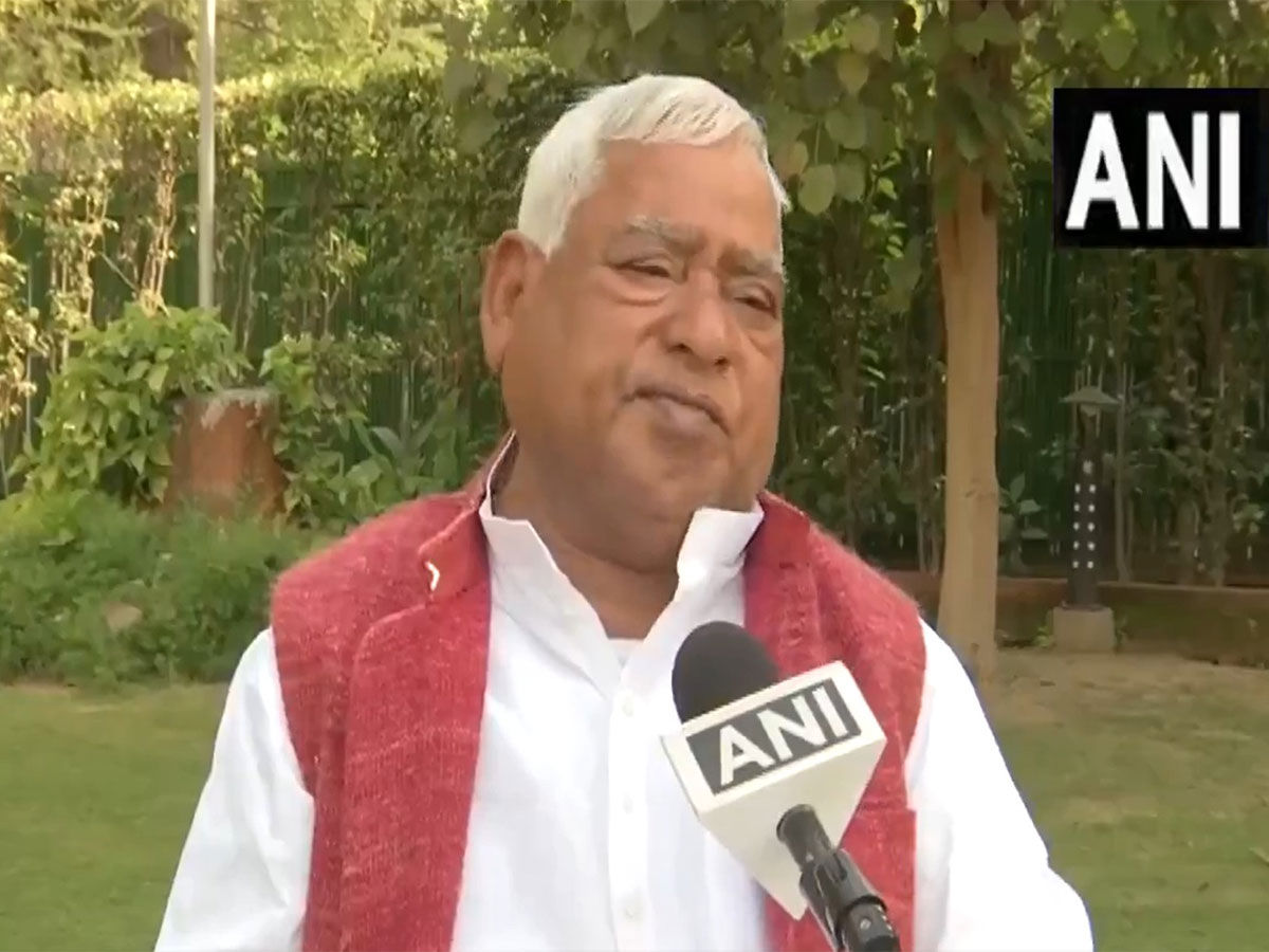 "An insult...": Samajwadi Party's Awadhesh Prasad attacks Bihar CM Nitish Kumar for "talking ...