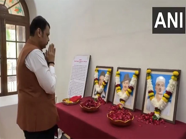Maharashtra CM pays floral tribute to Bhagat Singh, Rajguru & Sukhdev ...