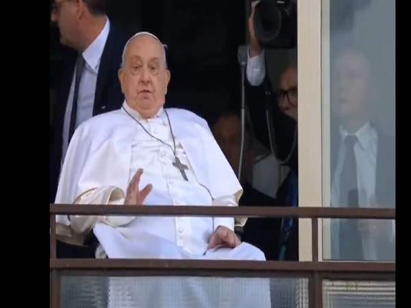 Pope Francis makes first public appearance since being hospitalised ...