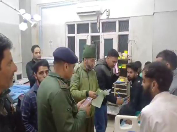 J-K : Bus travelling from Jammu to Srinagar overturns inside Banihal Qazigun Navyug tunnel, 12 ...