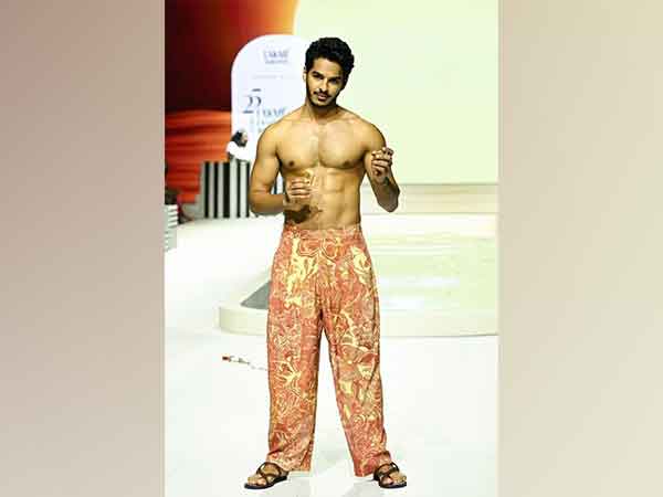 Lakme Fashion Week: Ishaan Khatter raises temperature as he flaunts his chiselled abs in ...