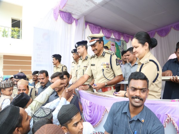 Hyderabad police officials distribute sweets on occasion of Eid-ul-Fitr