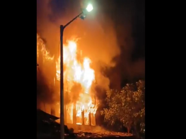 Fire breaks out at traditional wooden house in Pune's Nana Peth