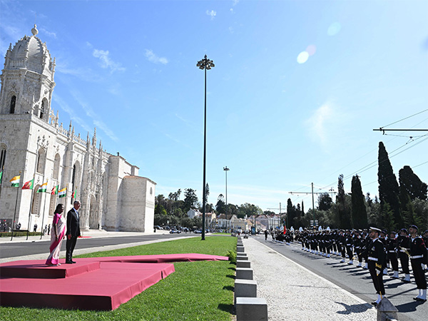 President Murmu recieved by Portugal President, accorded Guard of Honour