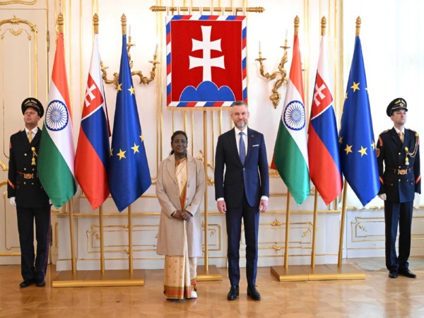 President Murmu accorded Guard of Honour, ceremonial welcome in Slovak Republic