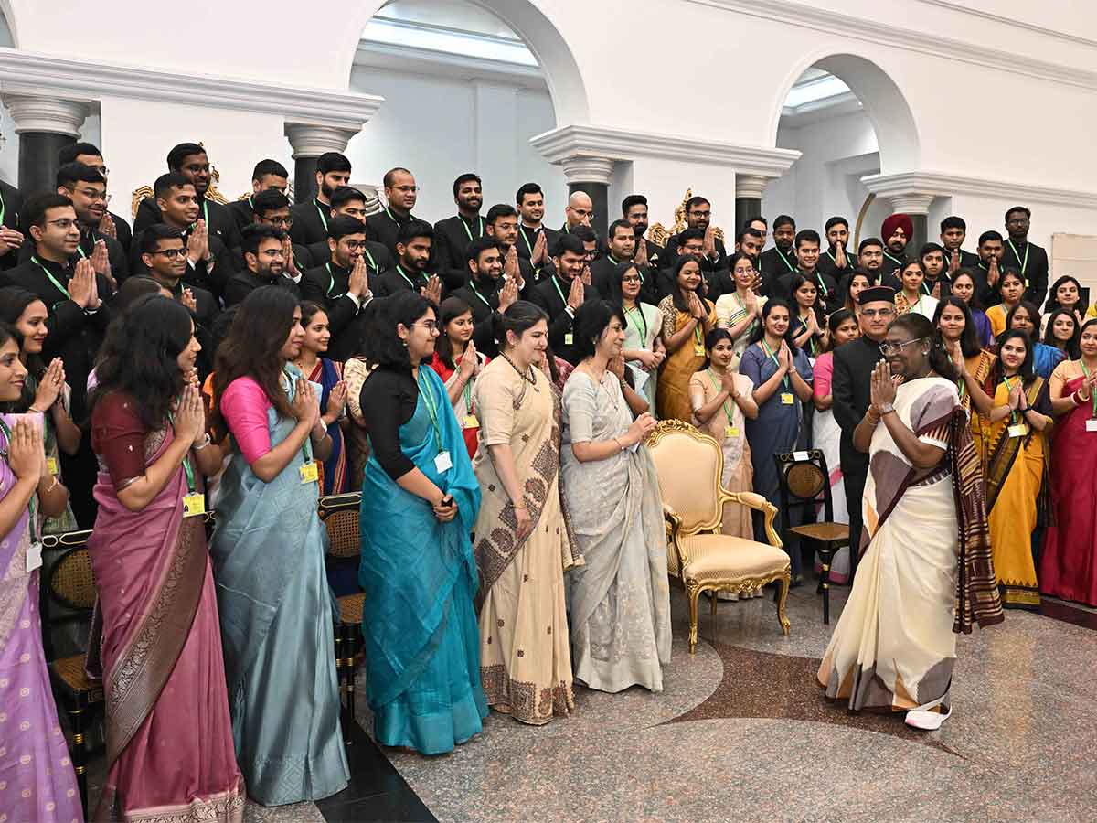 2023 batch IAS officers meet President Droupadi Murmu in New Delhi