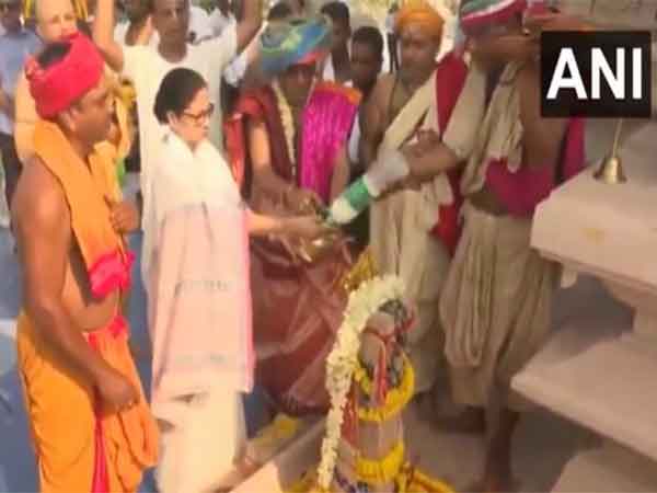 West Bengal CM Mamata Banerjee takes part in Maha Yajna ahead of inauguration of Shri Jagannath ...