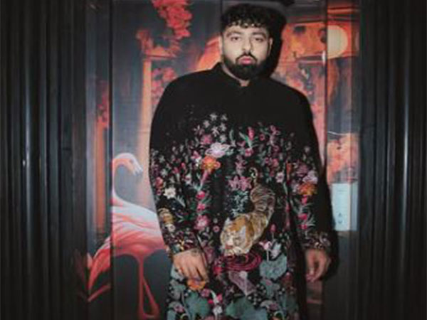 Badshah surprises fans with his groovy dance moves in new song 'Galiyon ...