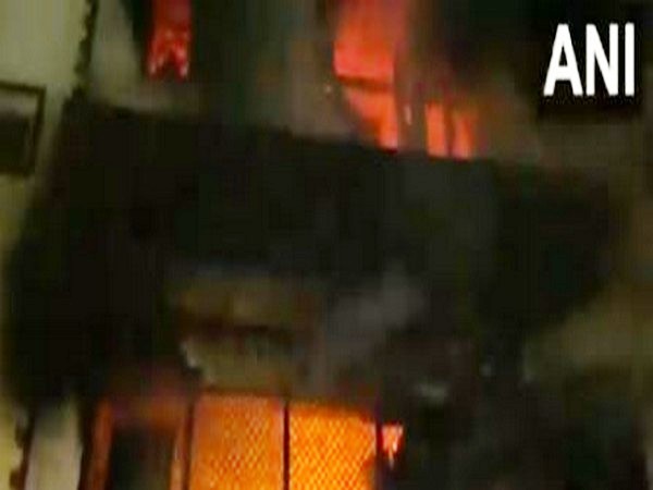 UP: Massive fire breaks out at six-storey building in Kanpur, dousing ...