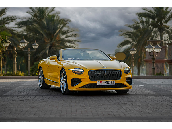 Exploring Dubai's Nightlife: Arriving in Style with a Luxury Car