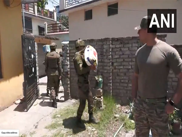 J-K: Indian Army provides aid to LoC residents in Poonch affected by ...