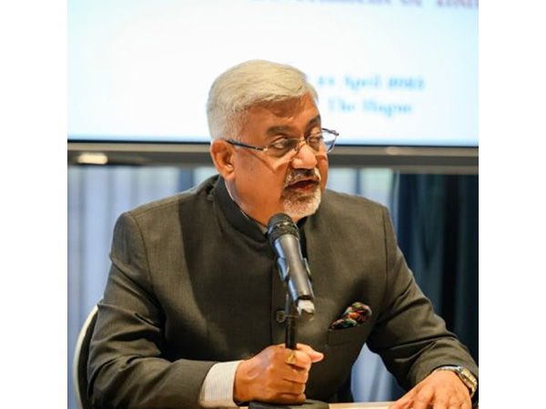 "India is competitive hub for smartphone manufacturing," says Commerce ...