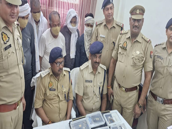 Uttar Pradesh: Five criminals arrested for theft of passenger baggage ...