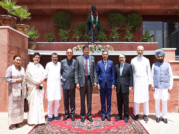 All-party delegation meets Kuwaiti leadership, Indian community to ...