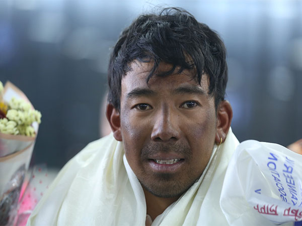 Nepali climber Tashi Gyalzen Sherpa, who summited Everest 4 times in 15 days, receives heroic ...