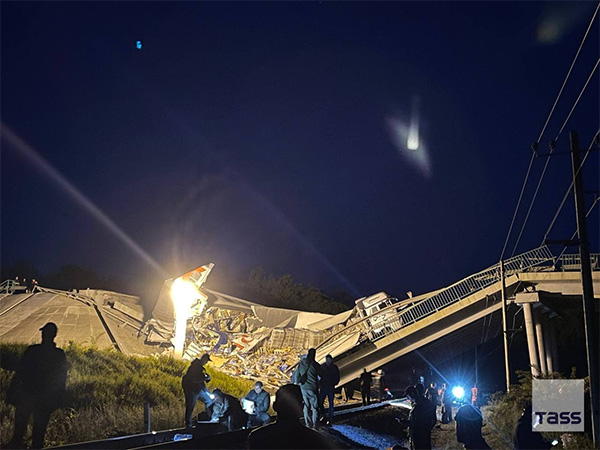7 dead after bridge collapses over passenger train in Russia