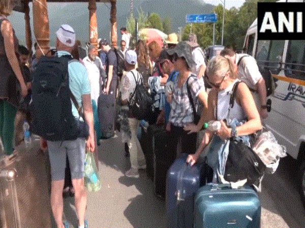 Foreign tourists return to Kashmir, call it safe and welcoming
