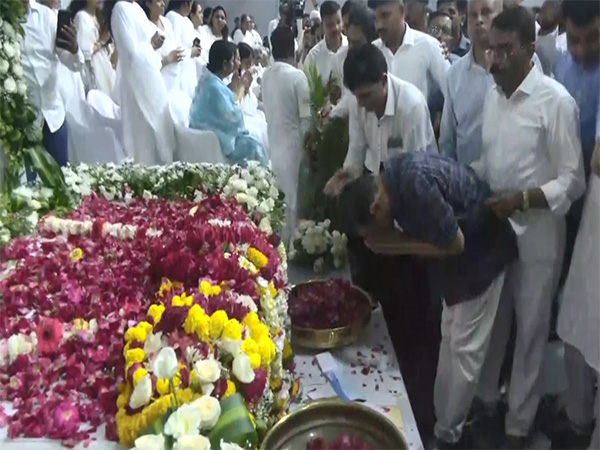 Arvind Kejriwal meets family of Vijay Rupani in Rajkot, pays tribute