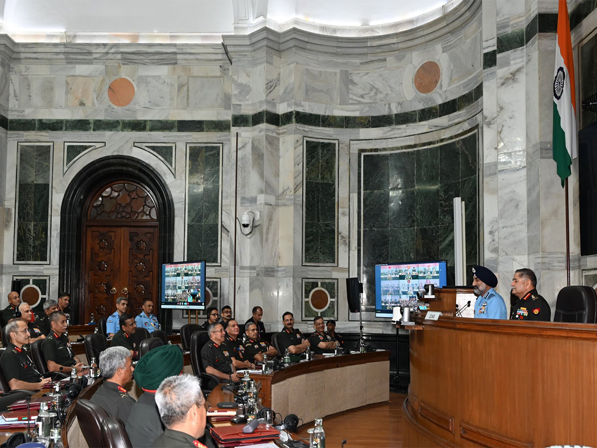 Service chiefs stress joint warfare readiness, tri-service synergy in ...